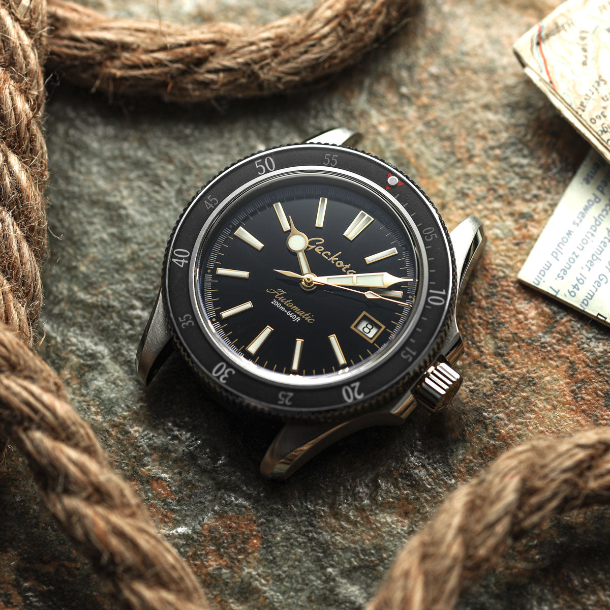Sea-Hunter Dive Watch With Blue Bezel - Geckota